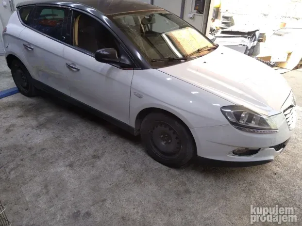 Lancia delta desno krilo kod boje 296/B - KupujemProdajem