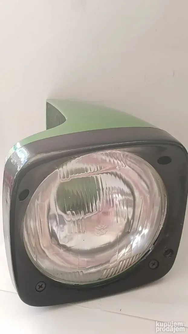 Prednji far JOHN DEERE - KupujemProdajem