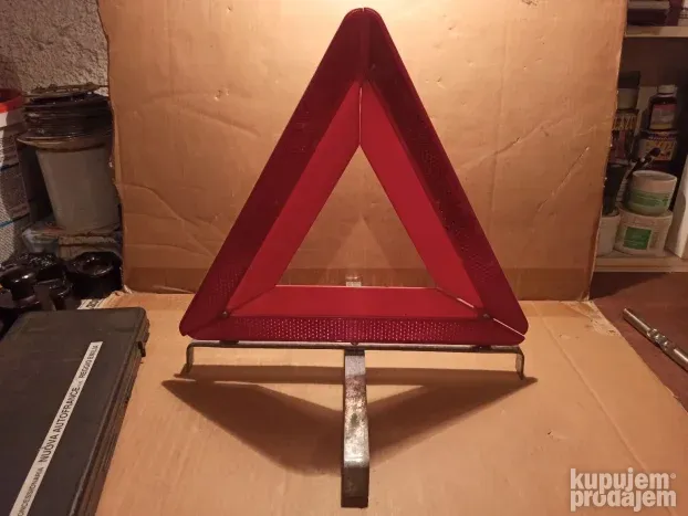 Trougao, trokut za auto - KupujemProdajem