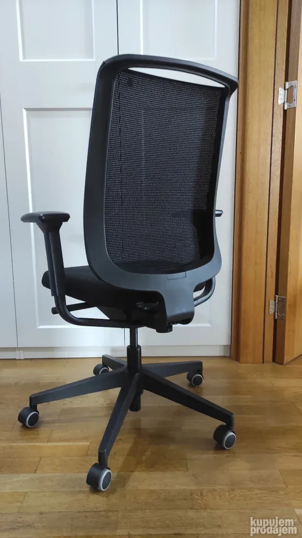 Radna ergonomska stolica Steelcase Reply Air Black edition - KupujemProdajem