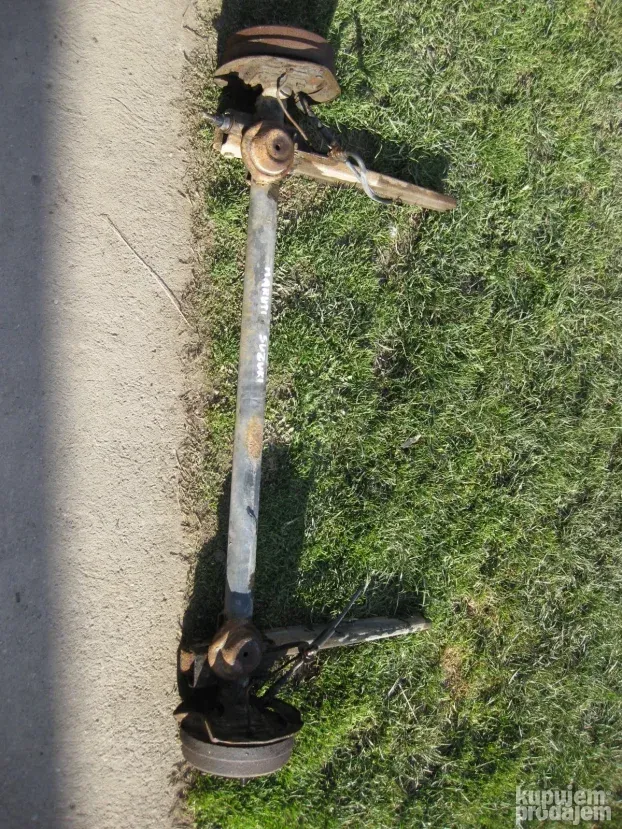 Suzuki Maruti zadnji trap sa dobosima polovan ispravan - KupujemProdajem