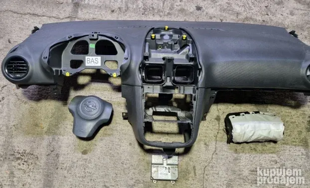 Instrument tabla sa airbagovima Corsa D - KupujemProdajem