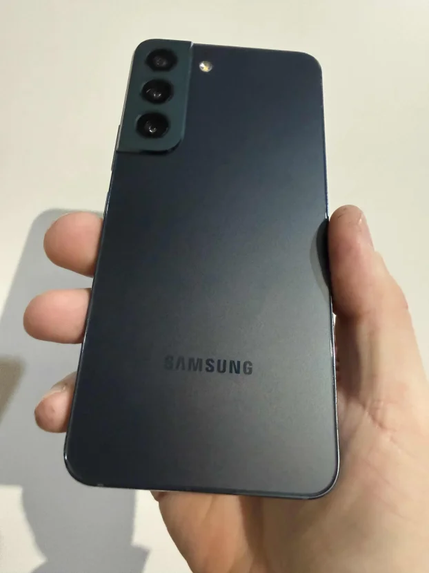 Samsung S22 8/256gb Resetuje se - KupujemProdajem