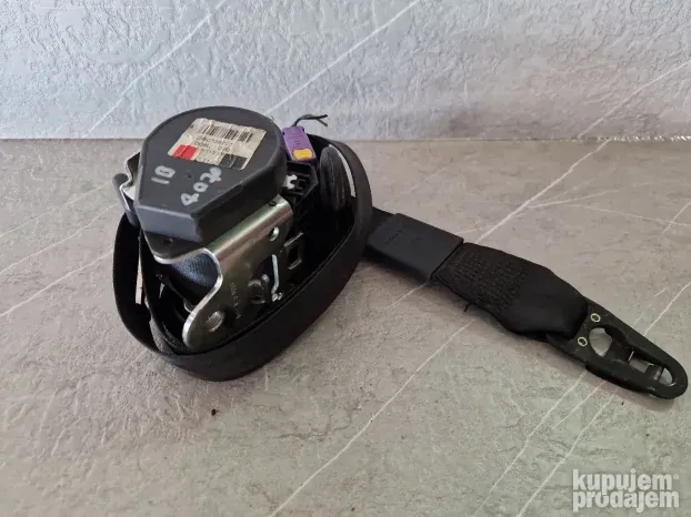 Audi A4 B7 prednji levi pojas 4E0857705G - KupujemProdajem