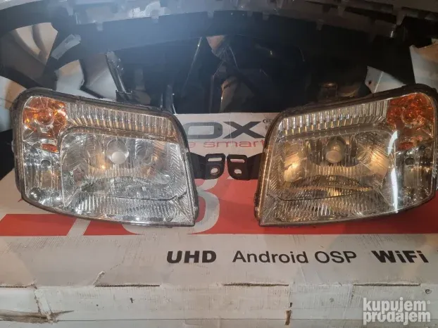 Fiat panda levi i desni far od 2003 - KupujemProdajem