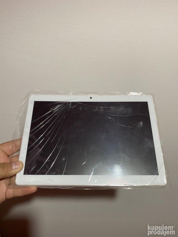 Tablet 9inca NOV nekoriscen/polomljen ekran u transportu/ - KupujemProdajem