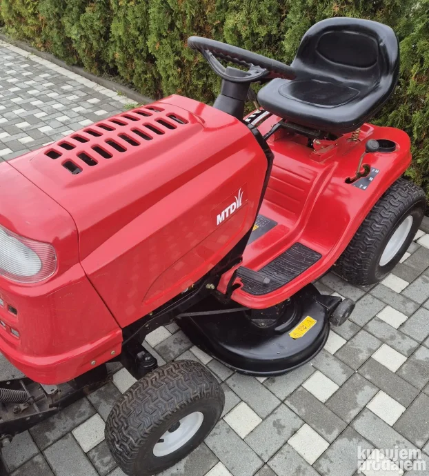 Traktor MTD besprekoran top stanje briggs 13 konja dva noža ...