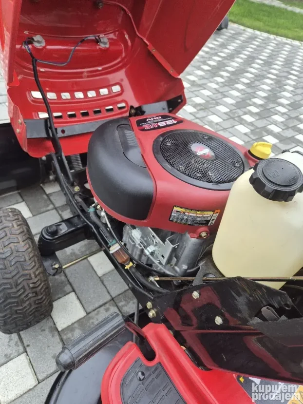 Traktor MTD besprekoran top stanje briggs 13 konja dva noža ...