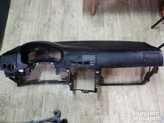 VW Bora instrument tabla sa lufterima - KupujemProdajem