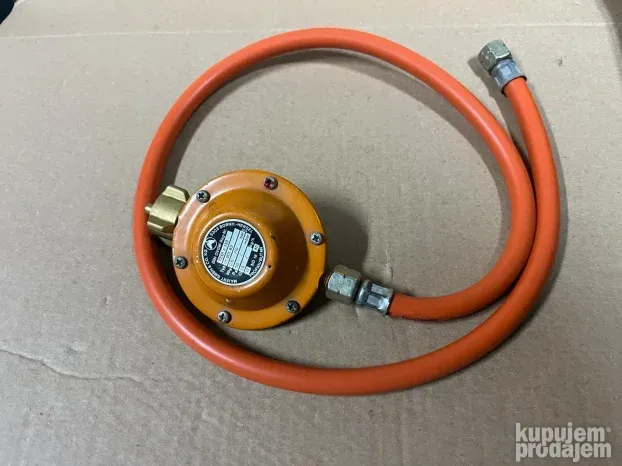 Regulator pritiska sa crevom za BUTAN Gas Plinske boce - KupujemProdajem