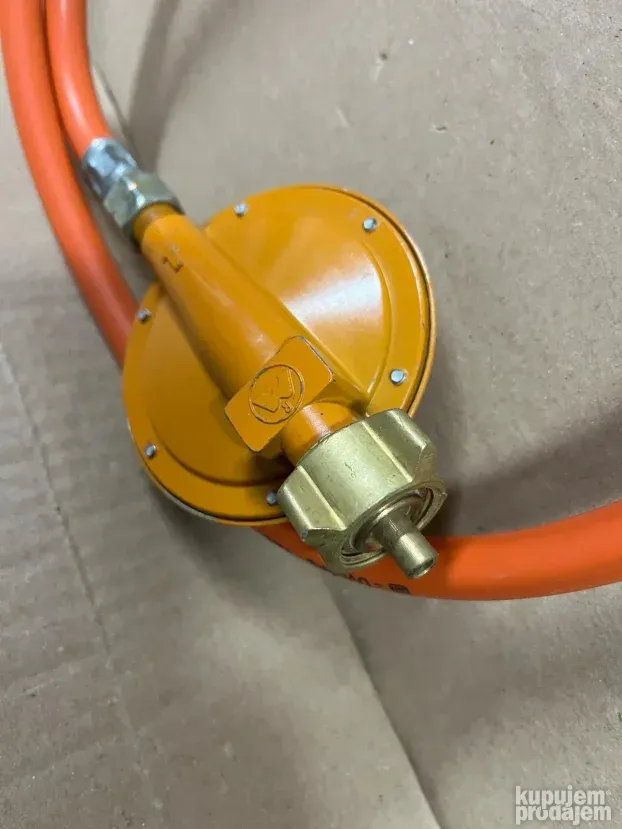 Regulator pritiska sa crevom za BUTAN Gas Plinske boce - KupujemProdajem