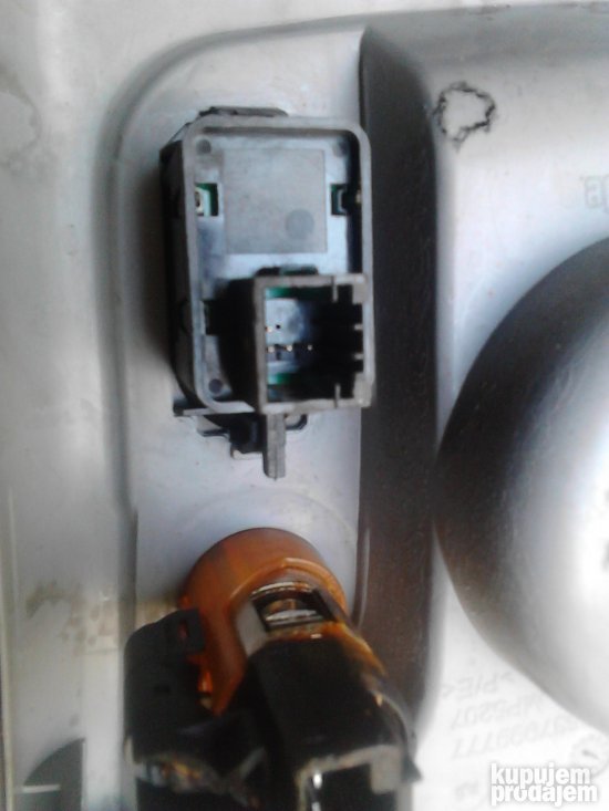 Prekidac podizaca stakla za C3 - KupujemProdajem