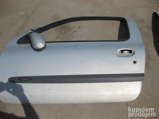 Reno Clio 2 sa 2 vrata leva i desna vrata polovna - KupujemProdajem