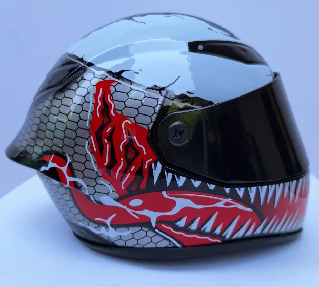 Ukrasne mini makete MOTO GP kacige kod 6 - KupujemProdajem