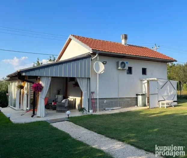 Odlična vikendica Krušedol 57m2 - KupujemProdajem