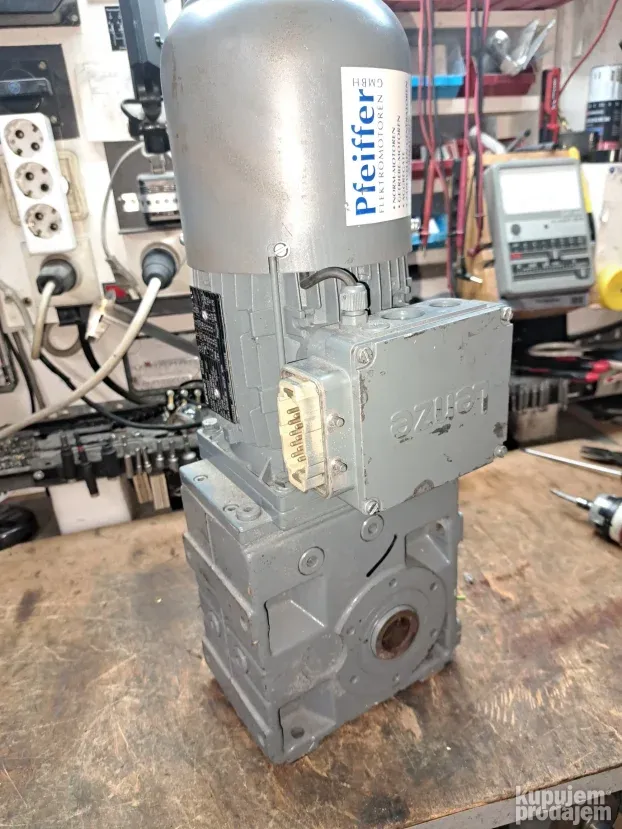 Reduktor 1,1 kw 38 o/min sa kocnicom - KupujemProdajem