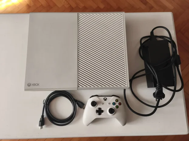 Xbox One White Limited Edition Bela - KupujemProdajem