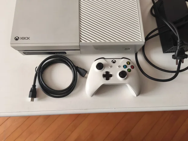 Xbox One White Limited Edition Bela - KupujemProdajem