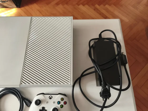 Xbox One White Limited Edition Bela - KupujemProdajem