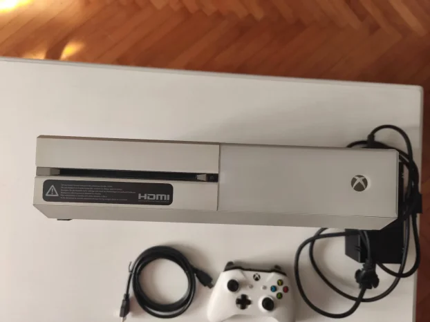 Xbox One White Limited Edition Bela - KupujemProdajem