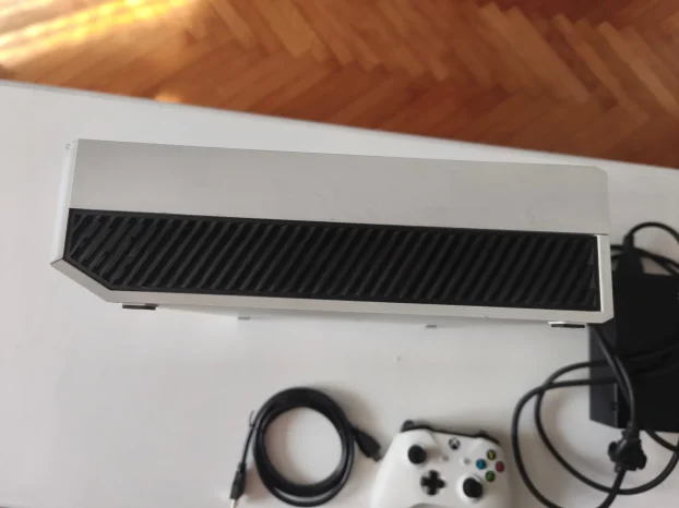 Xbox One White Limited Edition Bela - KupujemProdajem