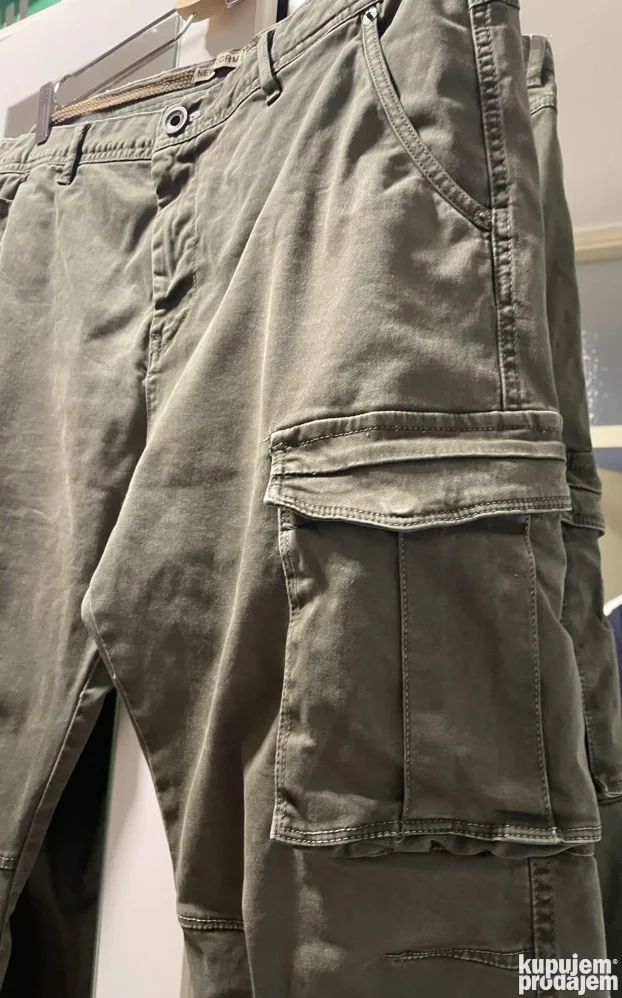 Pantalone sa dzepovima 34 - KupujemProdajem