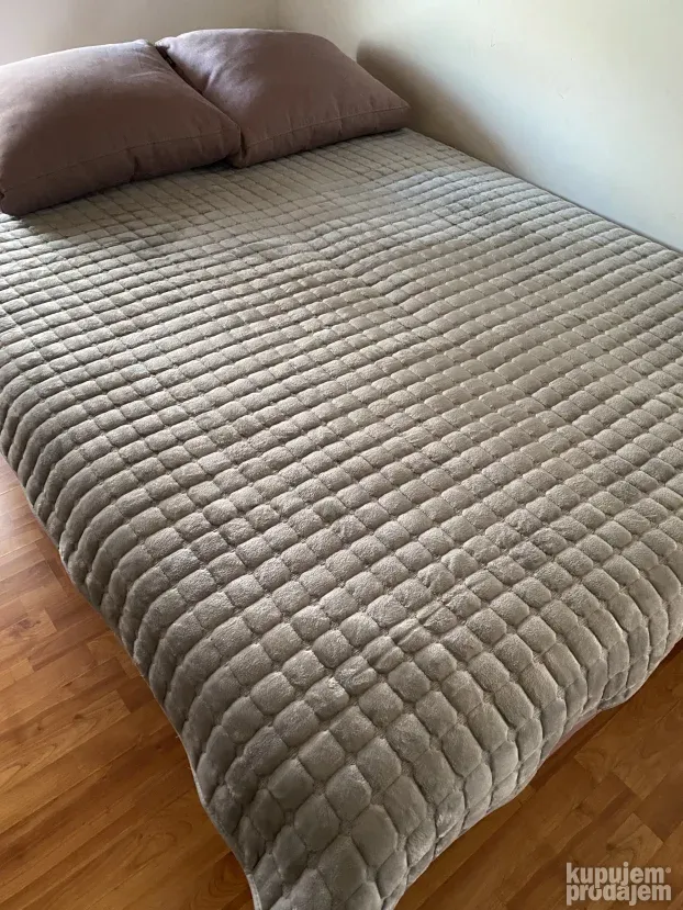Plisani prekrivaci SIVI 200x220- Prekrivaci flekeri NOVO - KupujemProdajem