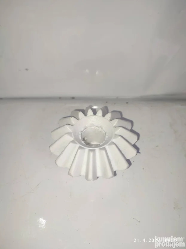 Plasticni zupcanik z-15 Olt Nodet - KupujemProdajem