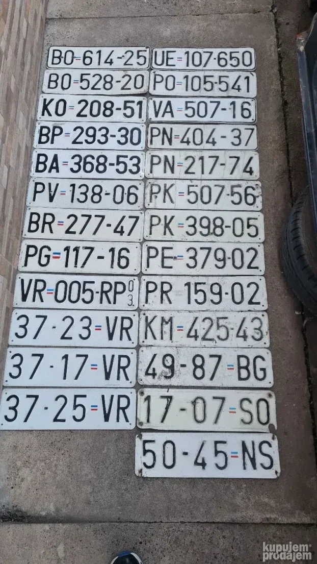 Tablice stare sa zastavom - KupujemProdajem