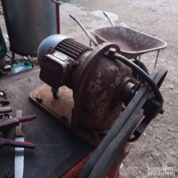 Trofazni motor sa reduktorom - KupujemProdajem