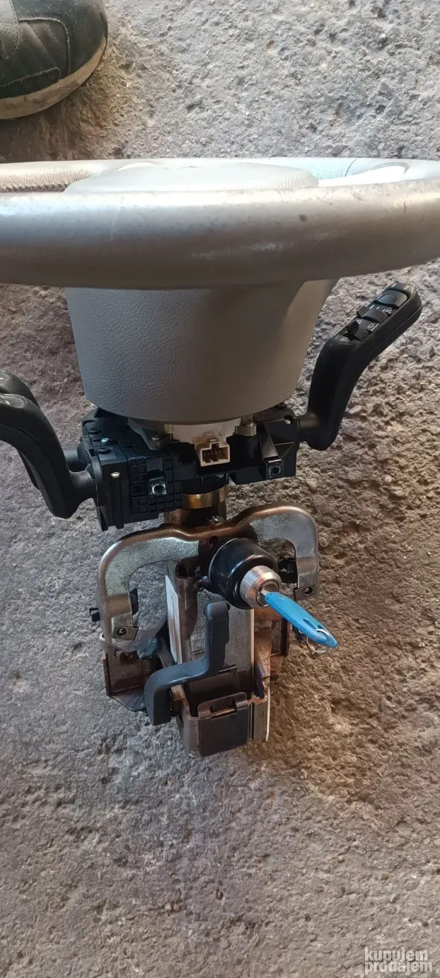 Zeder sigurnosna brava alfa 159 - KupujemProdajem