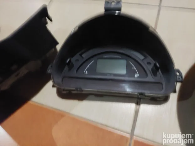 Km sat citroen c3 kilometar sat instrument tabla - KupujemProdajem
