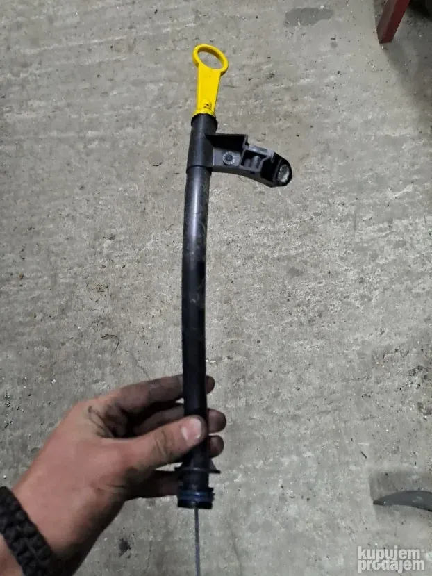 Plastika za merac ulja Focus mk2.5 1.8 tdci - KupujemProdajem