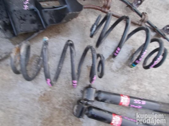 Pasat b5,b5.5. zadnje opruge za karavan polovne ispravne - KupujemProdajem