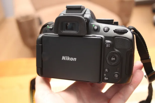 Nikon D5100 + af-s 18-55mm f/3.5-5.6 VR (7700 okidanja!) - KupujemProdajem