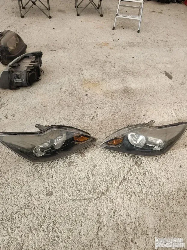 Desni far ford fokus 2.5 - KupujemProdajem