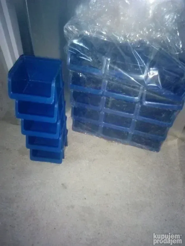 Plasticni kontejneri mali, srednji i veliki - KupujemProdajem