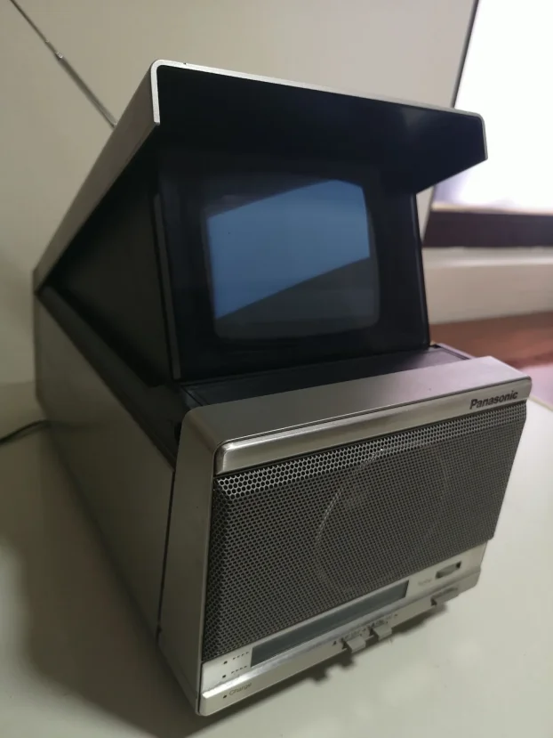 Panasonic TR-5100P 5 inca / FM Radio - KupujemProdajem