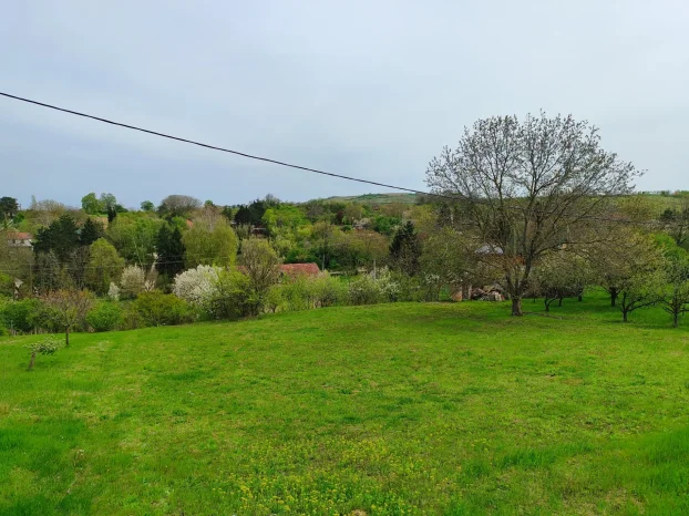 Plac i zemljište na prodaju - Atraktivan Plac u Zanošu - 8km od centra ...