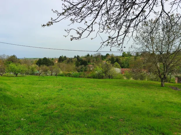 Plac i zemljište na prodaju - Atraktivan Plac u Zanošu - 8km od centra ...