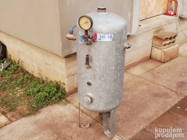 Boca za kompresor vertikalna 100 litara - KupujemProdajem