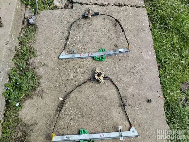 Ford Fiesta 4 Podizaci Stakala - KupujemProdajem