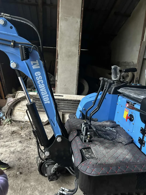 Mini bager 1.5t Nov - KupujemProdajem