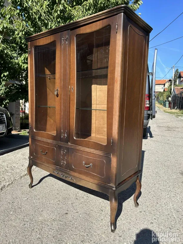 Stilska vitrina MOGUC PREVOZ - KupujemProdajem