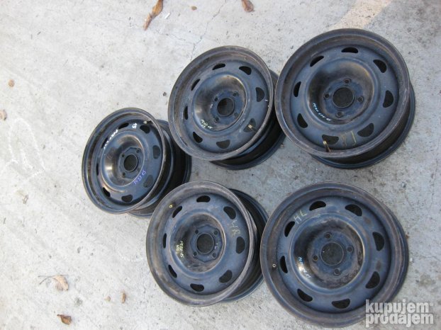 Pezo 15-ce celicne felne polovne ispravne originalne - KupujemProdajem