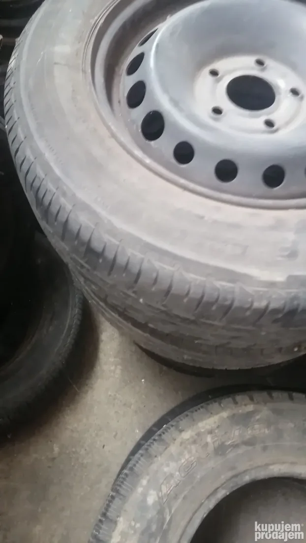 Letnje gume 195/65 R15 2komada - KupujemProdajem