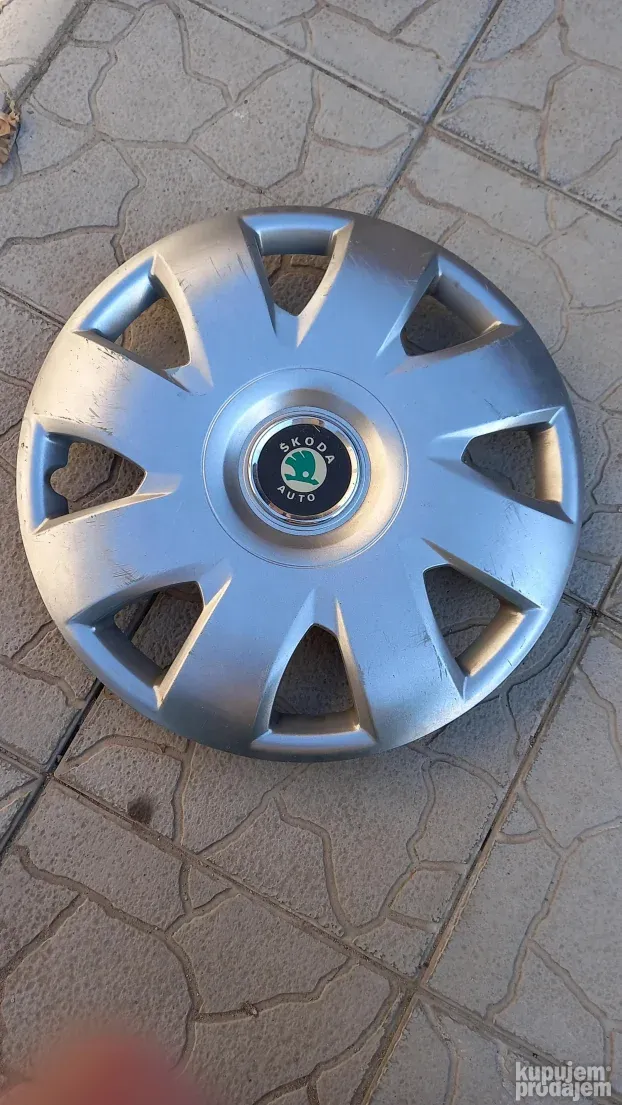 Skoda ratkapna 15 inca samo jedna - KupujemProdajem
