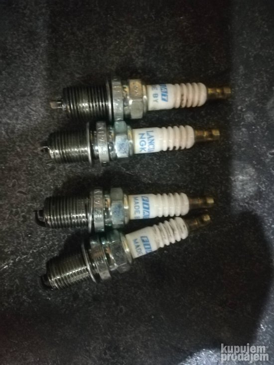 svecice za 2.0jts - KupujemProdajem