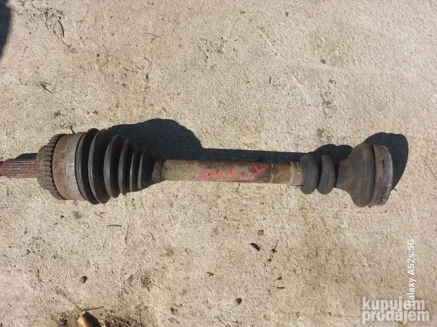 Polu osovina leva senic 1 - KupujemProdajem