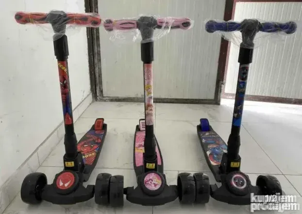 NOVO! Veliki dečiji trotinet - deciji trotinet sa svetlecim - KupujemProdajem